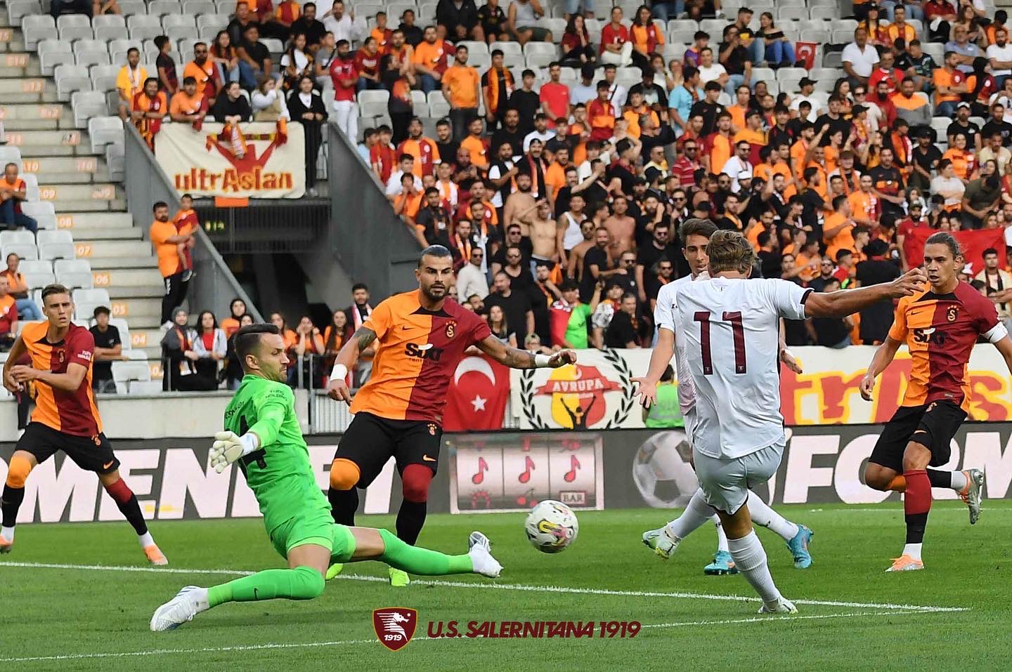 El "Pollo" Valencia debutó como titular en el Salernitana - Todofutbol.cl