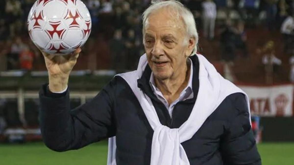 El Flaco Menotti, la leyenda mundial como DT que nació y murió futbolista - Todofutbol.cl