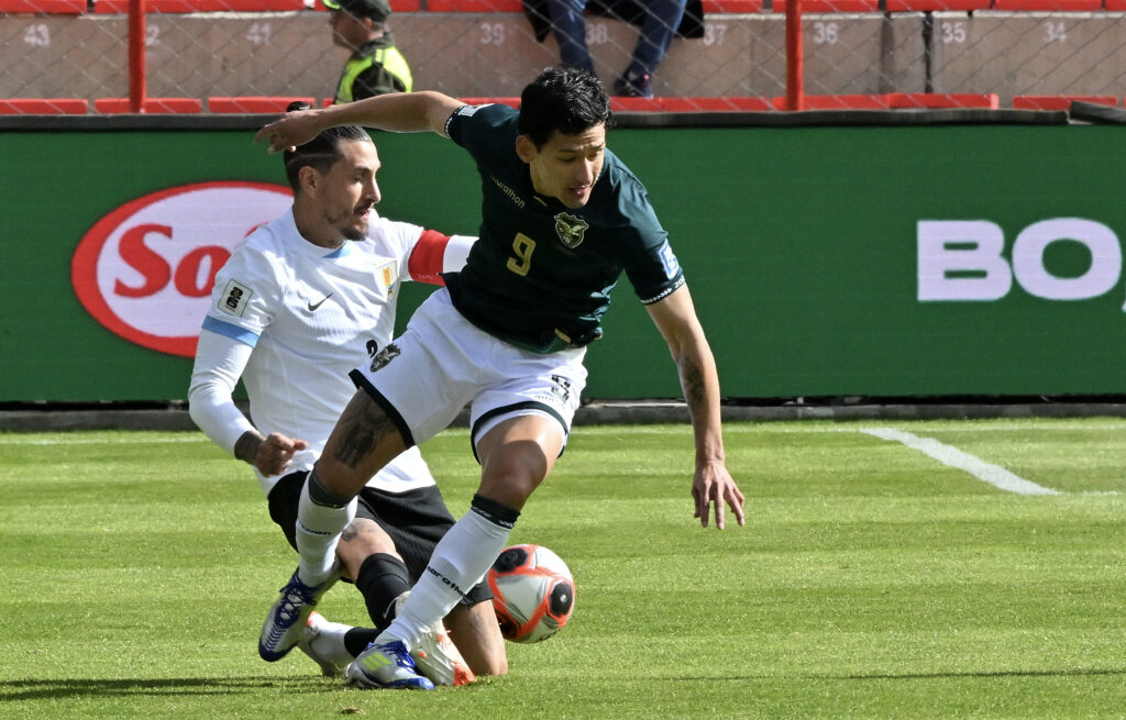 Sufriendo y sin aire, Uruguay le sacó un 0-0 a Bolivia en El Alto (Video) - Todofutbol.cl